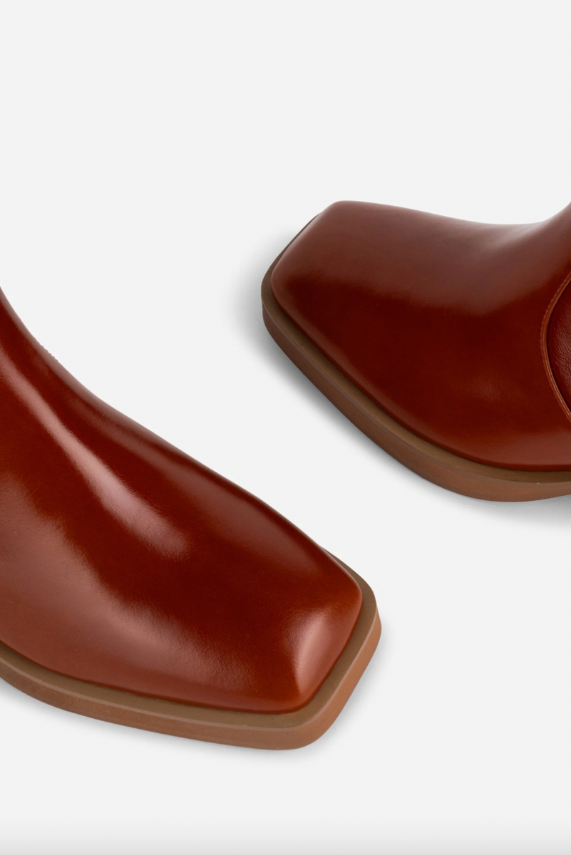 Intentionally Blank - Mid Height Boot in Polished Cognac Leather – Imelda